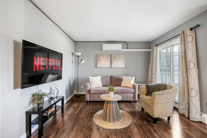 Stylish 3 Beds, Underground Parking, A/c, Stampede & Saddledome - Calgary