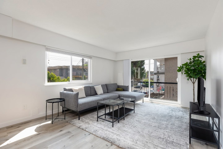 Newly-furnished Condo Off Main Street - British Columbia