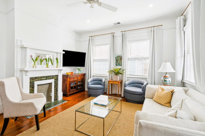 B2 At Saint Philip Square, One Block To King St. - Charleston, SC