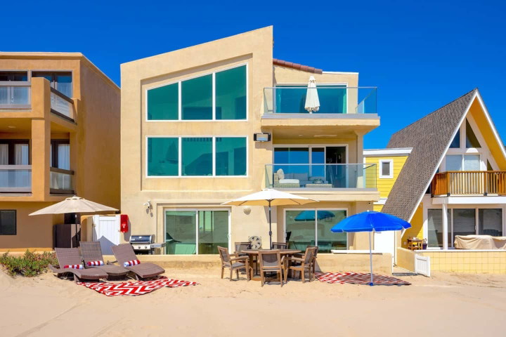 Beachfront Villa W/ Direct Beach Access + Elevator - Oxnard, CA