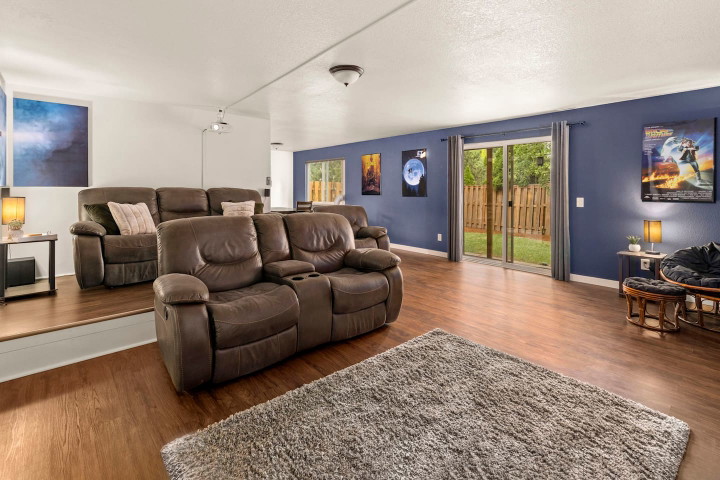 Movies On Merlo: 3 Bed 2 Bath With Movie Projector - Beaverton, OR
