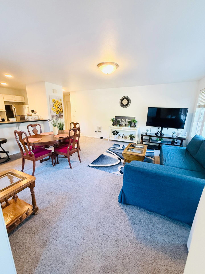 Entire 2-brs/2-bath Condo Next To Shopping Center - 우딘빌