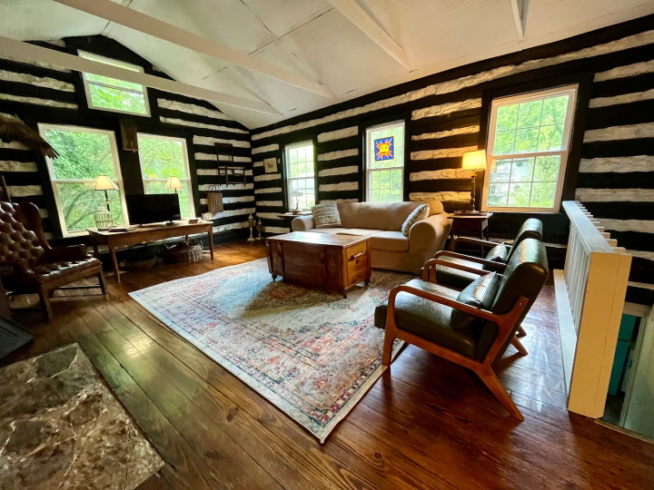 Unique Stay - 1907 Log Cabin Near Kentucky River - Lexington, KY