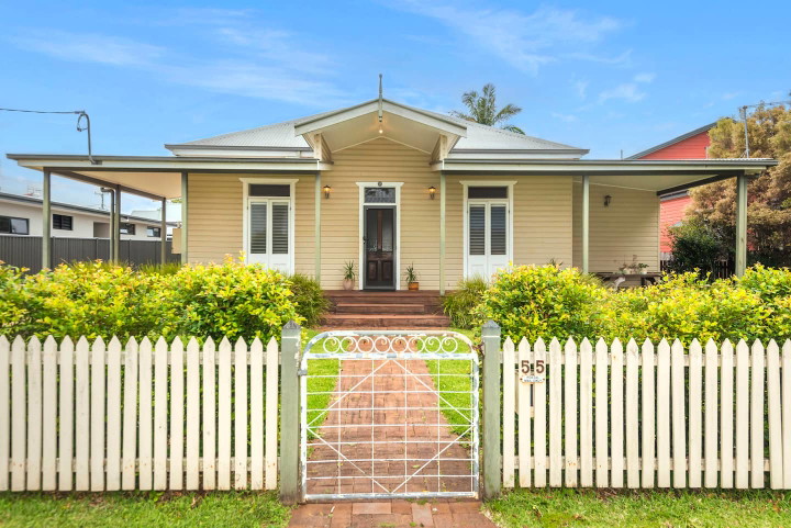 Style And Comfort In The Heart Of The Village - Ballina