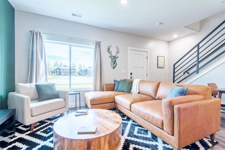 Basecamp Stays: Unique Townhome, Views From Porch - Driggs, ID