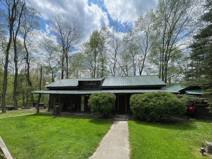 Birmingham Cabin - Hot Tub, Wifi, Pets, Fireplace - Cambridge, OH