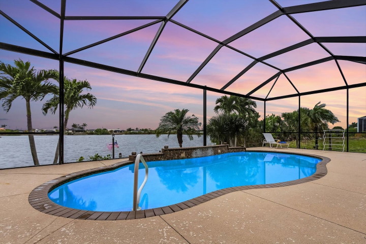 Freshwater Lake Home - Billie's Gulf Coast Getaway - Burnt Store Marina