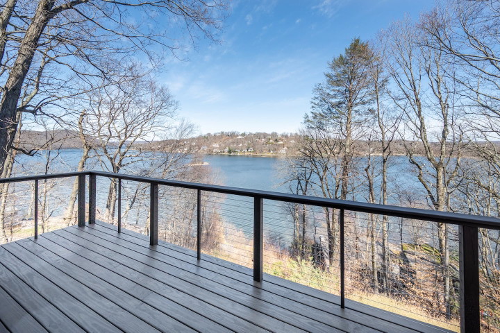 Blue Skies Cottage & Dock On Candlewood Lake - Danbury, CT