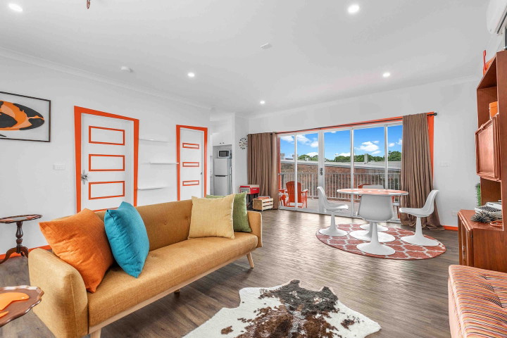 Retro Themed Newcastle Private Apartment With Full Amenities - Newcastle