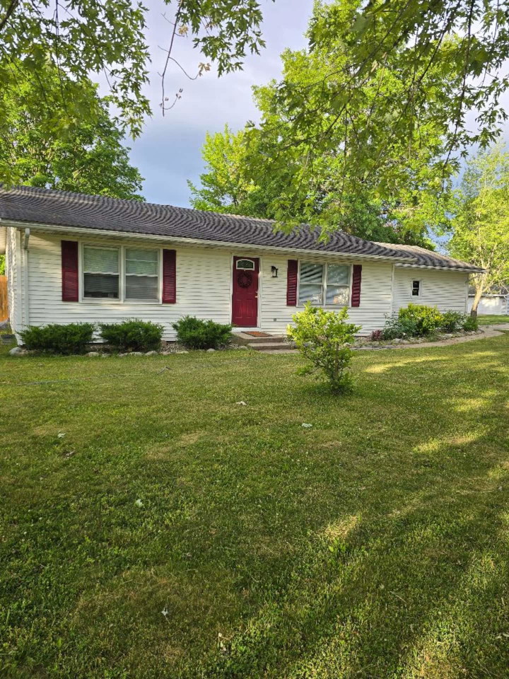 Two Bedroom Fenced In Sanctuary - Portage, MI