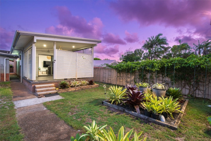 The Cubby - Modern 2 Bed, Pet Friendly Guesthouse - Forster