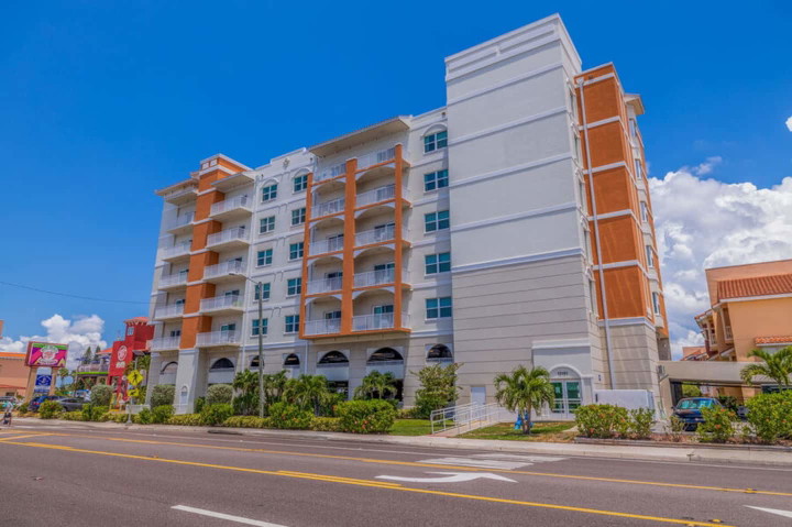1605 Madeira Bay Waterfront Condo Near Beach - Madeira Beach, FL