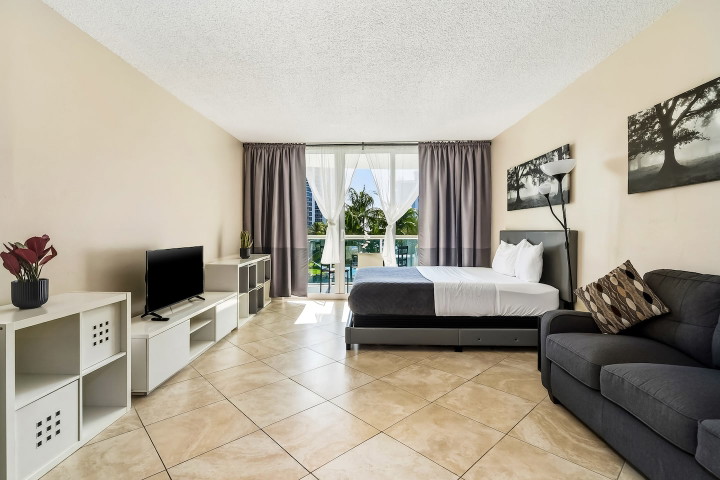 3 Beds · Steps To The Beach · Sunny Isles, Miami - Aventura, FL