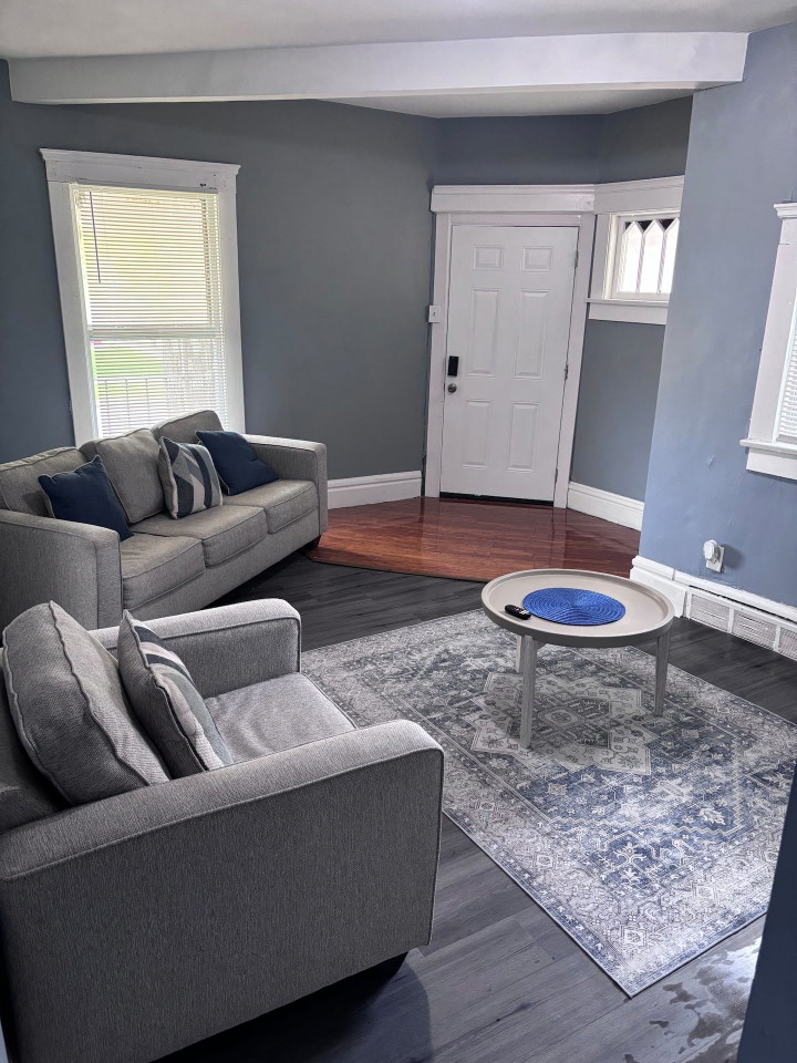 Great Apartment Located Near Akron University! - Akron, OH