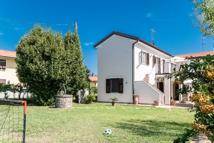 Oasis Of Peace Sarzana: Garden&patio - Carrara