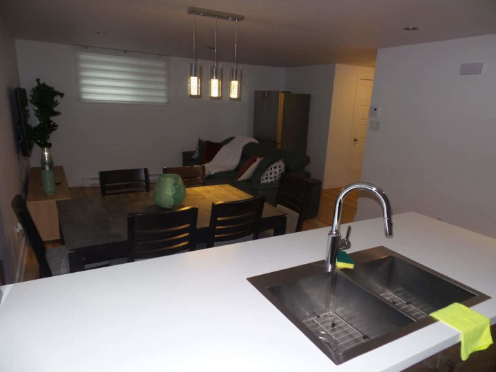 Chambre Lumineuse Dans Une 3 Et Demi à Louer - Mirabel