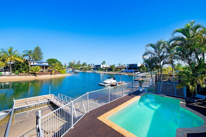 Sandy Shores - Canalfront Oasis, Guest Suite, Pool - Gold Coast