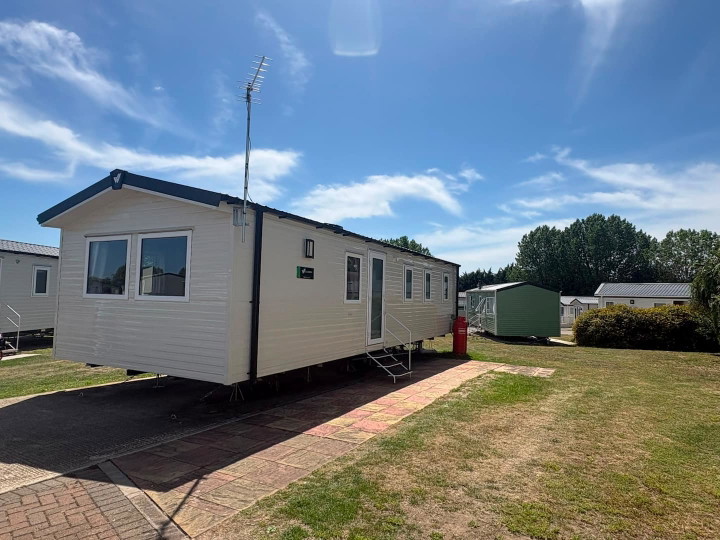 Beautiful 8 Berth Caravan @Highfield Beach Holiday - Essex