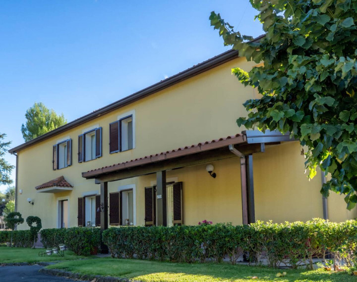 Suite Con 2 Camere Da Letto Comunicanti In Villa - Acireale