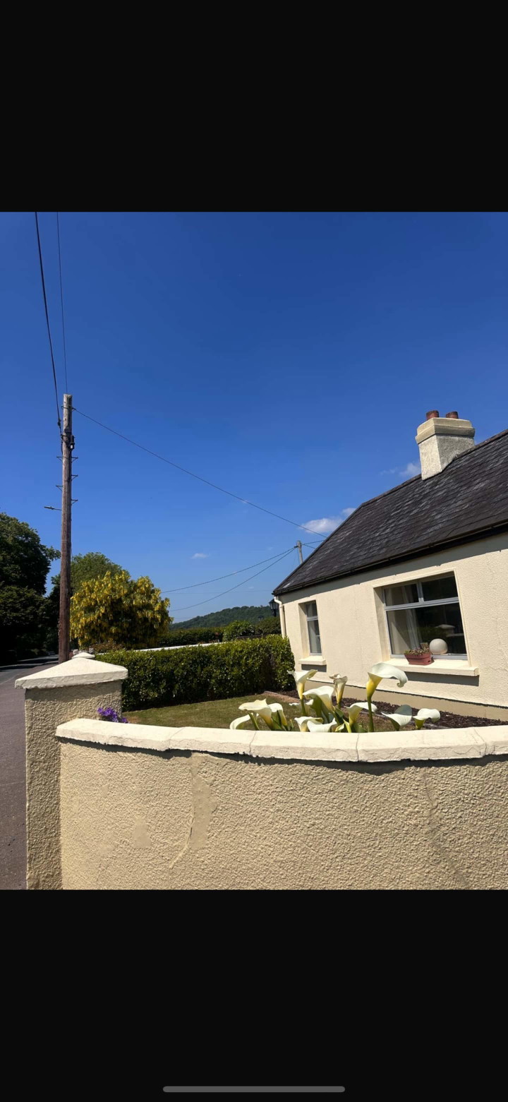 Cosy Cottage On The Banks Of The River Lee -