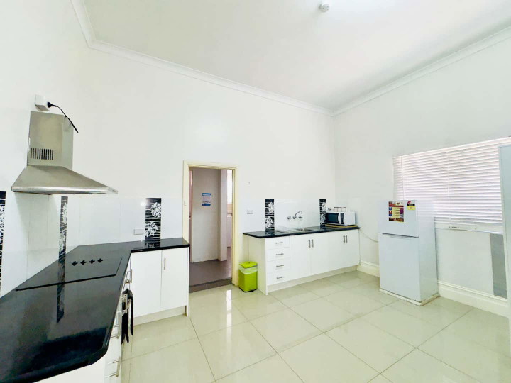 1br Apartment W/ Full Kitchen + Pool & Parking - Broken Hill