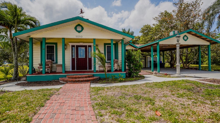 Waterfront River House With Parkside Access - Bradenton, FL