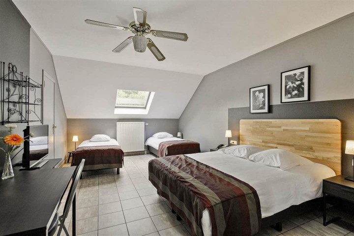 Chambre 4 Pers Dans Hotel-restaurant Authentique - Ciney