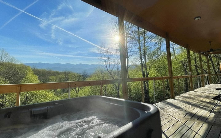 Scandinavian Hideout | Couples, Families, Firepit - Townsend, TN