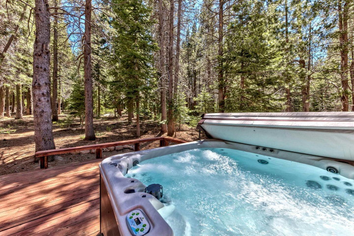 Designer Tahoe Donner Cabin With Hot Tub, Trails - Donner Lake, CA
