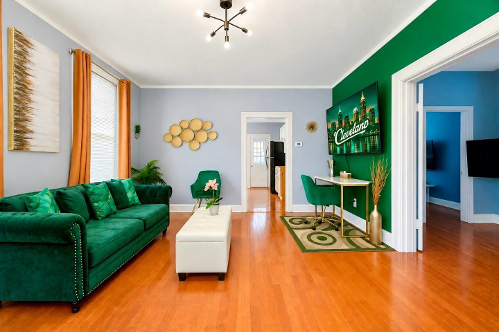 Tremont Emerald 2br  Hot Tub  6 Min Downtown - Cleveland, OH
