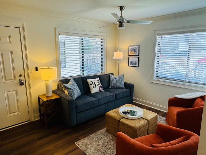 Downtown Auburn Retreat - Auburn, AL