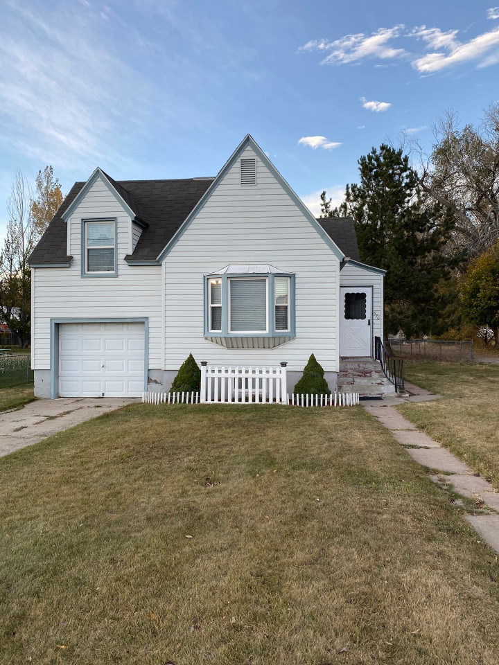 Homestead Charm New Carpet-3 Bdrm; 2 Bath; No Pets - Pocatello, ID