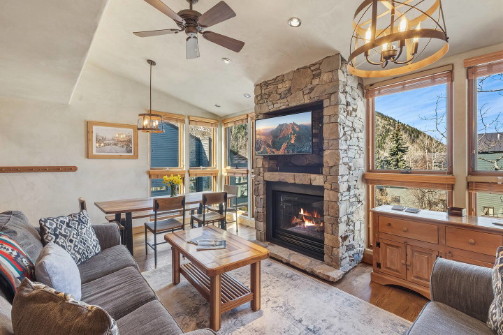 Bring The Crew | 2br + Loft Near Lift 7 - Telluride, CO