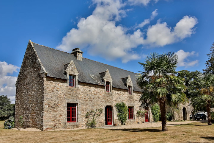 Idyllic Breton Countryside 5-bed Farmhouse - Pluvigner