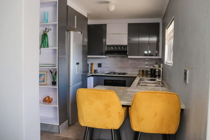 Urban Escape With City Views And Cozy Nooks - Lesotho