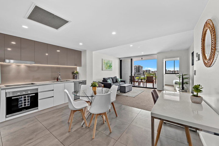 Sunny Apt Near Gabba W/ Rooftop Pool & City Views - Balmoral