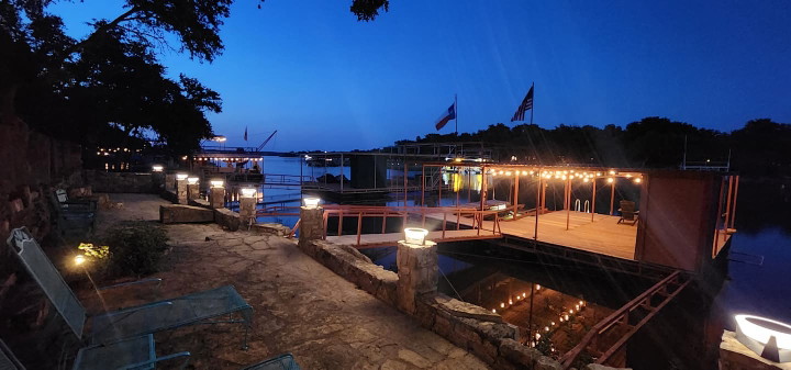 Leaning Oak - Waterfront Lakehouse Retreat - Lake Brownwood, TX