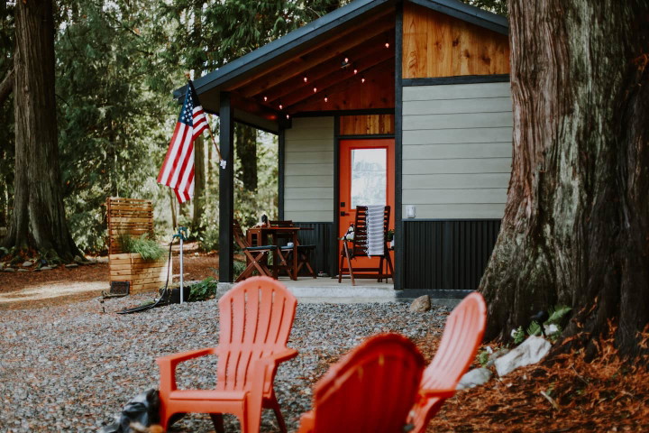 Majestic Cedars Towering Over This Peaceful Retreat With Sea Veiws - Washington