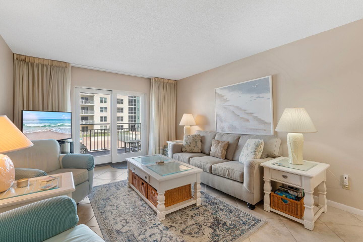 Beautiful And Relaxing Beach Condo In Oceanfront Complex - New Smyrna Beach, FL