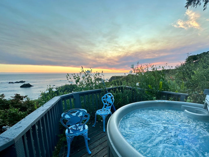 Sweet Oceanfront Studio In Vintage Cabin (Hot Tub) - Brookings, OR