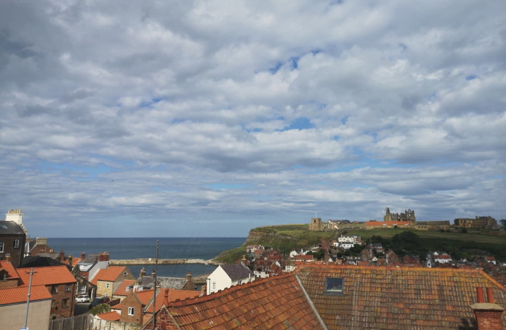 2 Bedroom Whitby Maisonette With Sea & Abbey Views - Whitby
