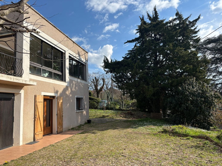 Suite Indépendante Dans Une Maison - Neuville-sur-Saône