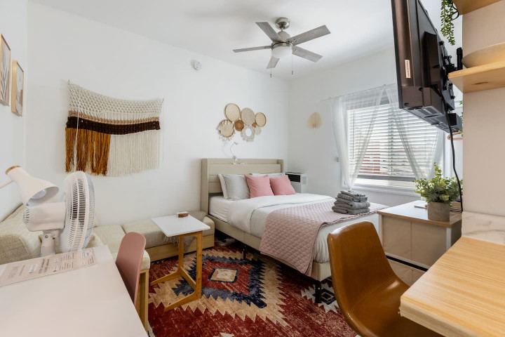 Cute Boho Studio, Steps From The Beach - Venice Beach, CA