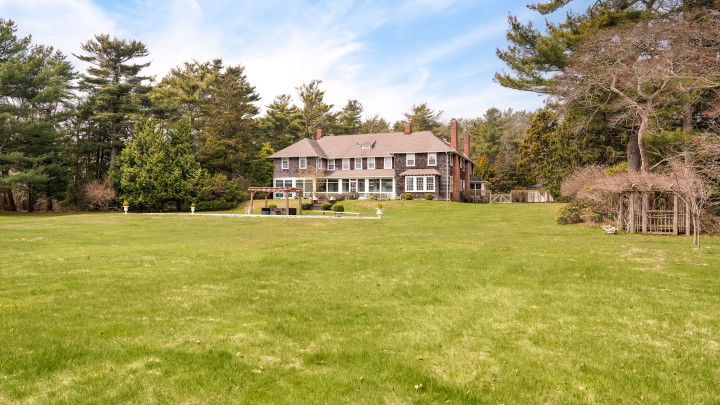 8br/6.5ba: Quiogue, Private Pool And Tennis - Westhampton Beach, NY