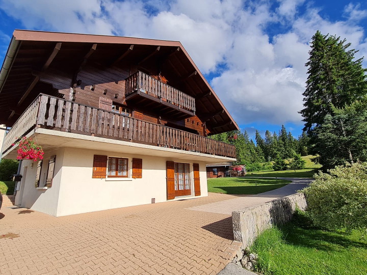 Chalet Idéalement Situé Sur Station Des Rousses. - Prémanon