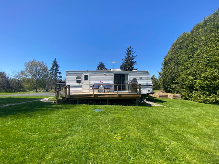 Failte Manor Luxurious Glamping - Delhi, ON, Canada