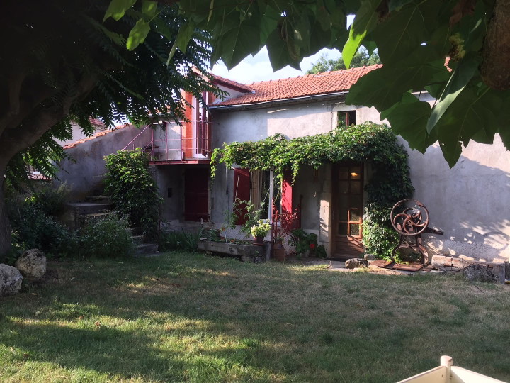 Charmante Maison Auvergnate à Découvrir ! - Allier