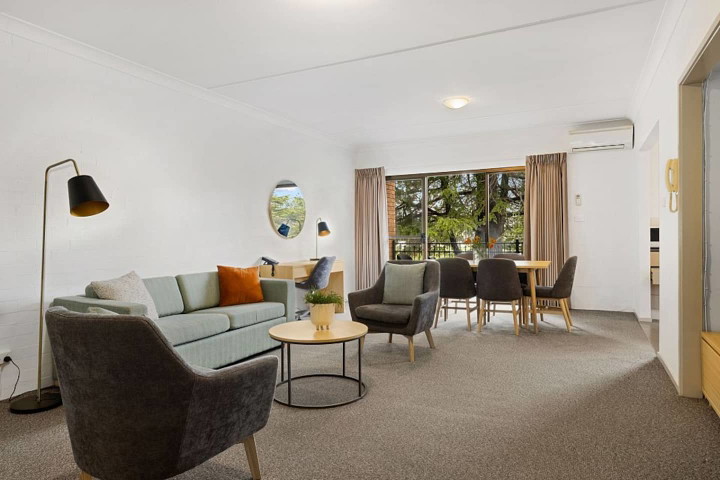 Large 2 Bedrooms Apartments With Kitchen & Parking - Canberra