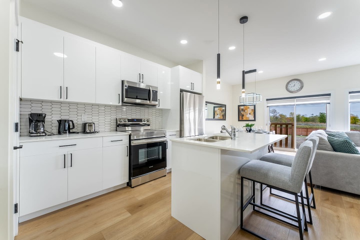 Open Concept Stylish New Build | 3 Bed 2.5 Bath - Winnipeg