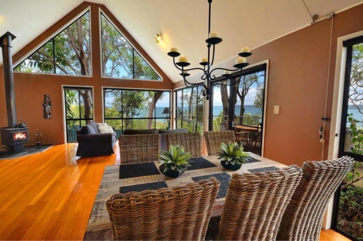 Private Island Retreat With Panoramic Bay Views - Russell Island
